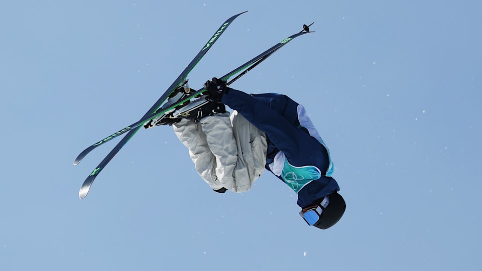 From grounded to flying, how do freestyle skiers learn tricks?