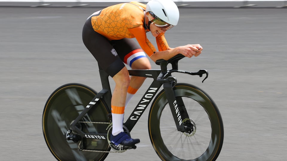Annemiek van Vleuten gains ultimate redemption in women's cycling ...