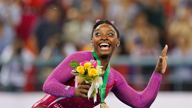Simone Biles defends World all-around title in 2014