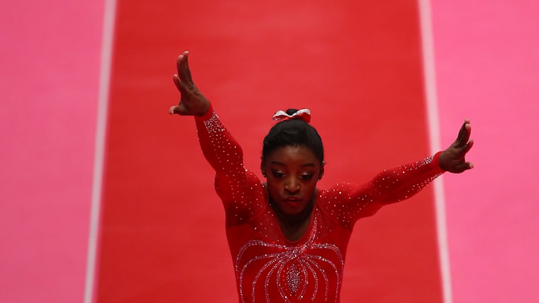 Simone Biles wins team gold in 2015