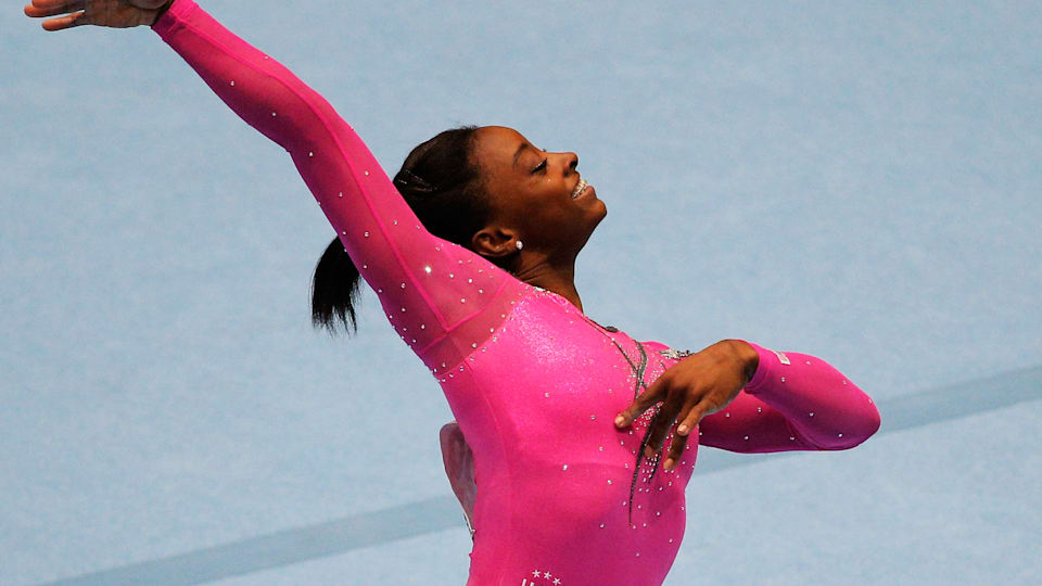 Simone Biles win floor gold in 2013