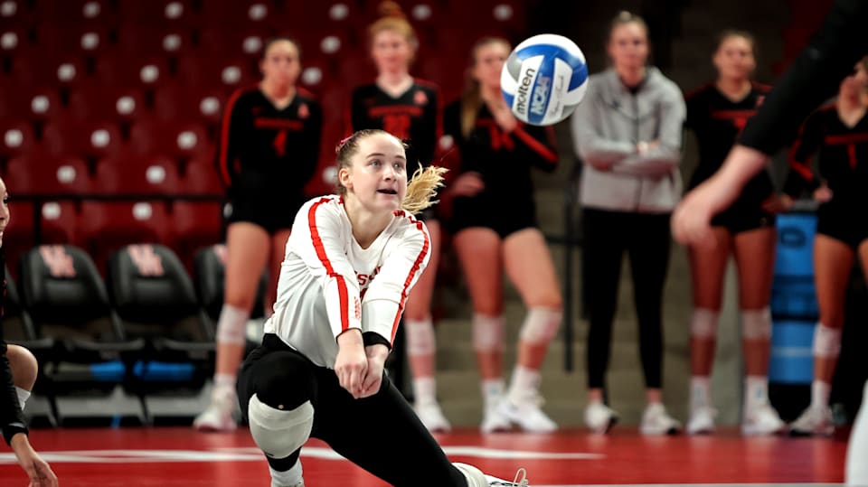 WATCH: University of Houston libero Kate Georgiades makes miraculous ...