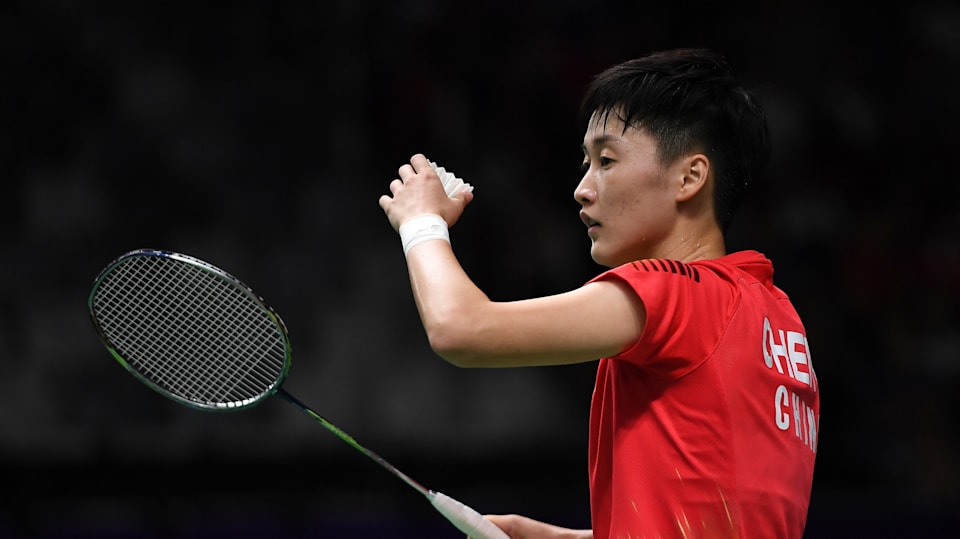 陈雨菲发球瞬间