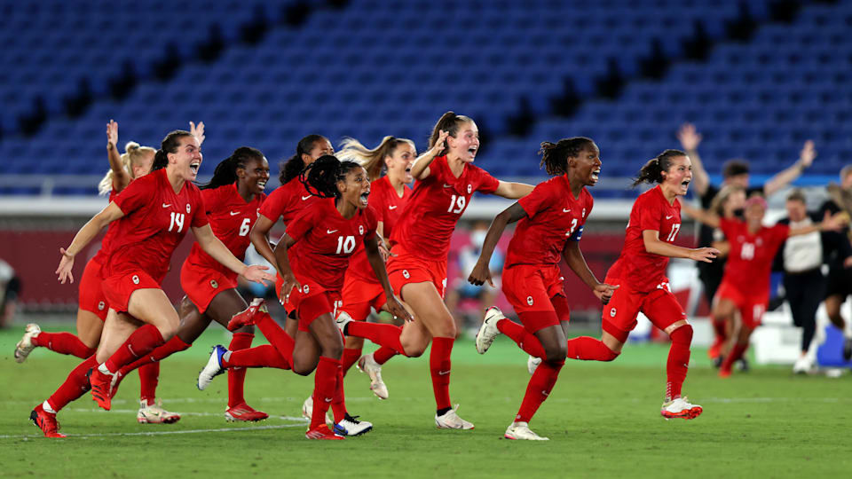 t2020 w football can