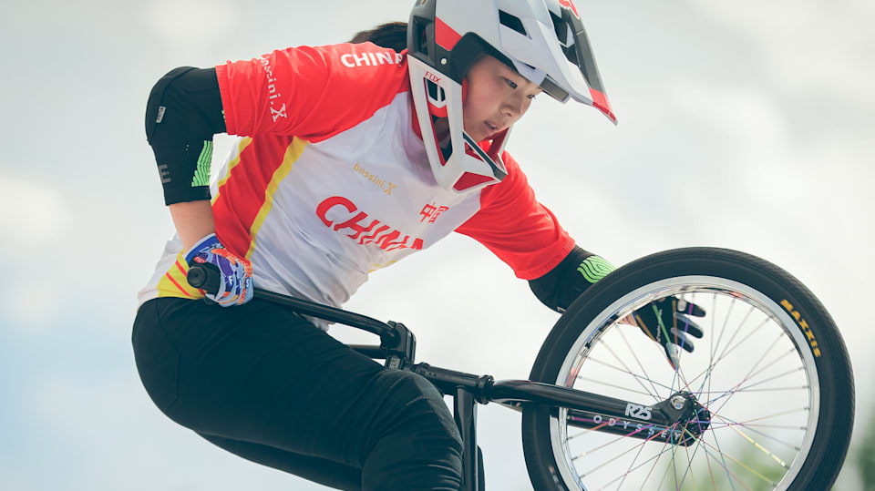 2023年自行车世锦赛：孙思蓓、周惠敏斩获女子自由式小轮车公园赛亚、季军