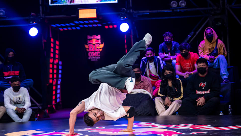 Red Bull BC One Cypher India 2022 breaking: B-Boy Flying Machine, B ...