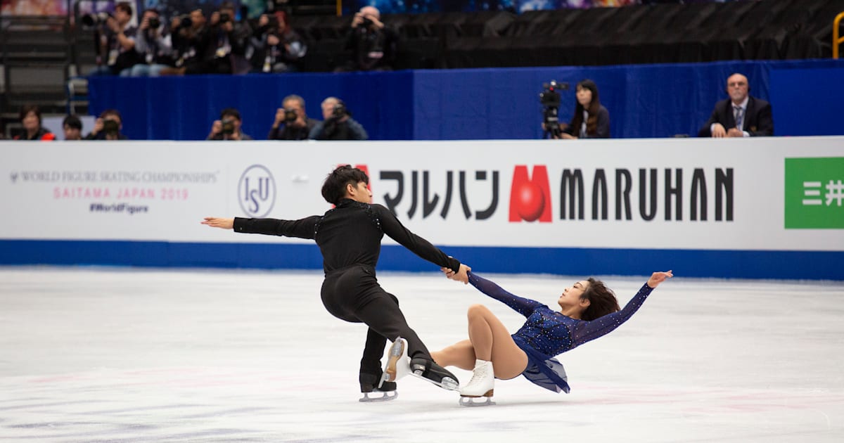 Sui Wenjing and Han Cong perform their pairs free skate