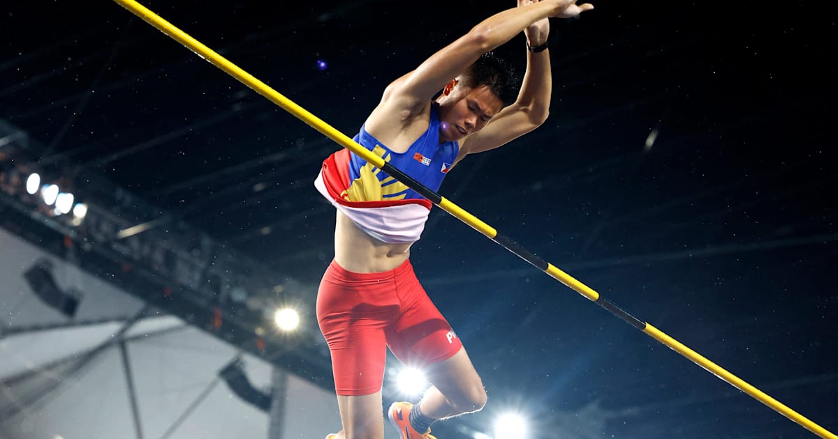 EJ Obiena shatters SEA Games record again as he retains pole vault ...