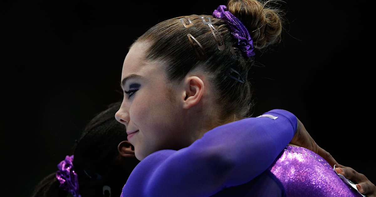 Simone Biles wins vault silver in 2013