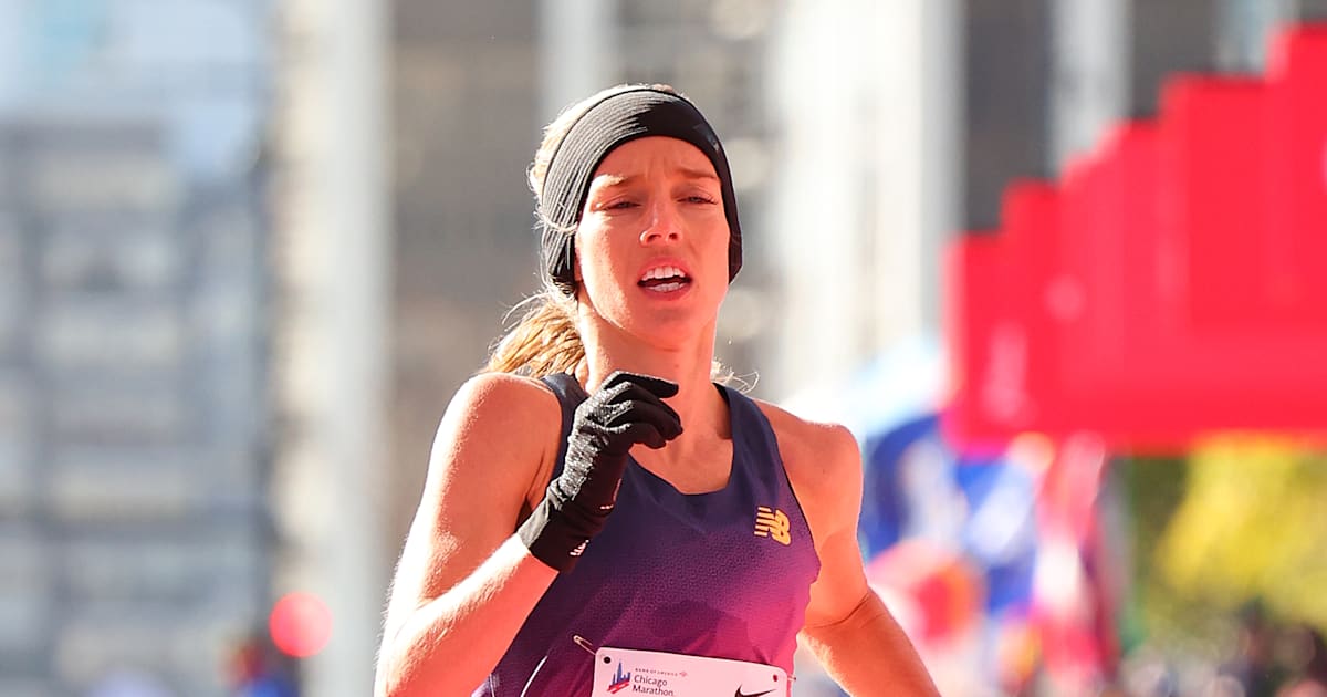 How fast was Emily Sisson's 2022 Chicago Marathon American record?