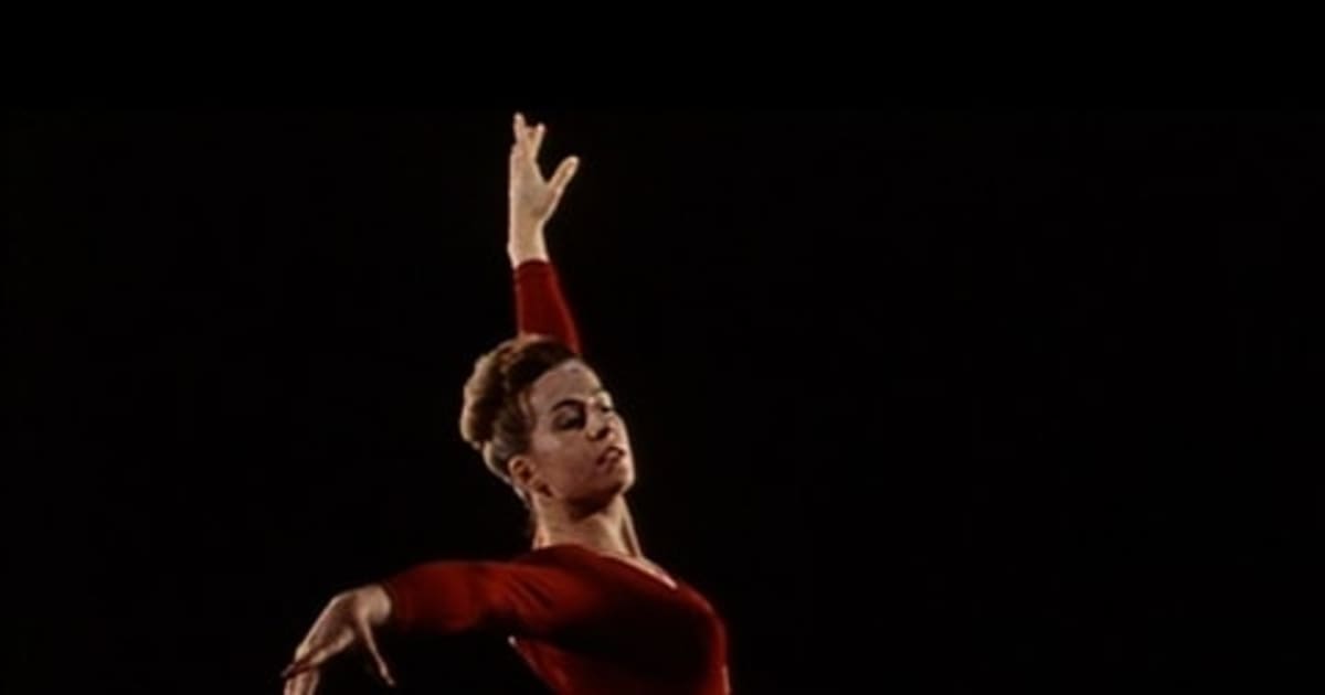 東京1964で4つのメダルを手にしたベラ・チャスラフスカ