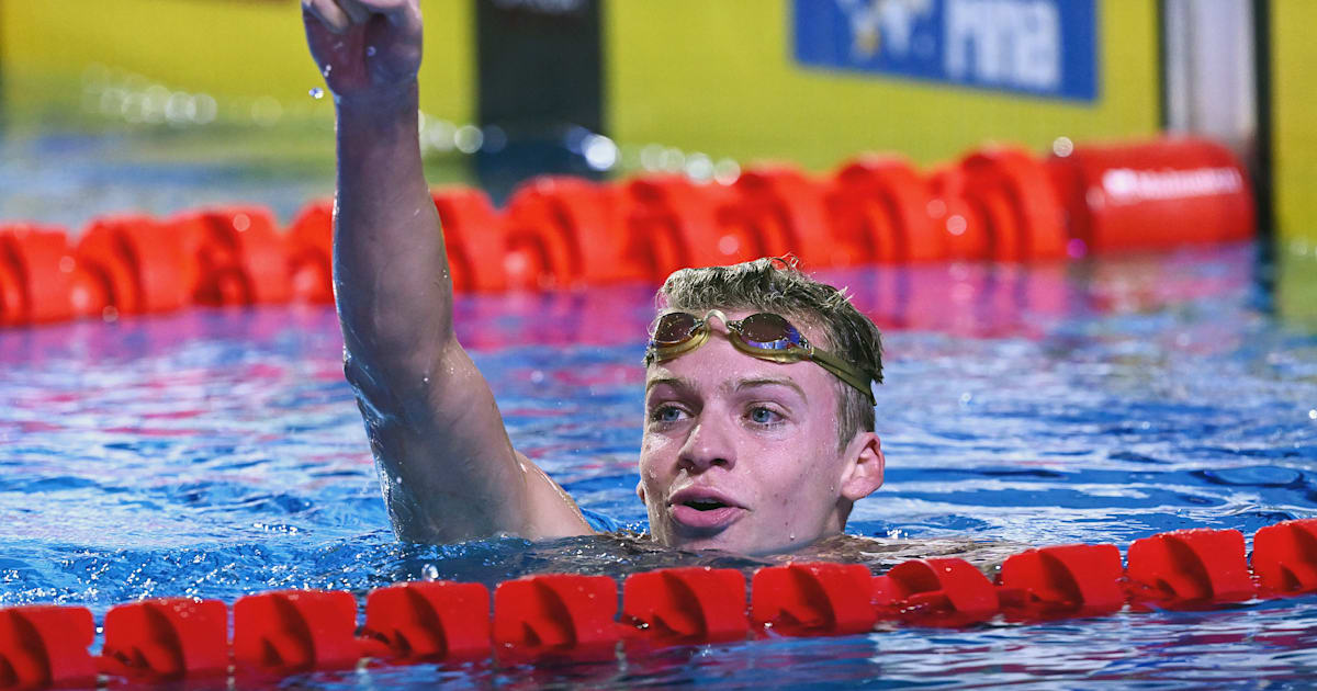 Léon Marchand félicité par Michael Phelps après ses records ...