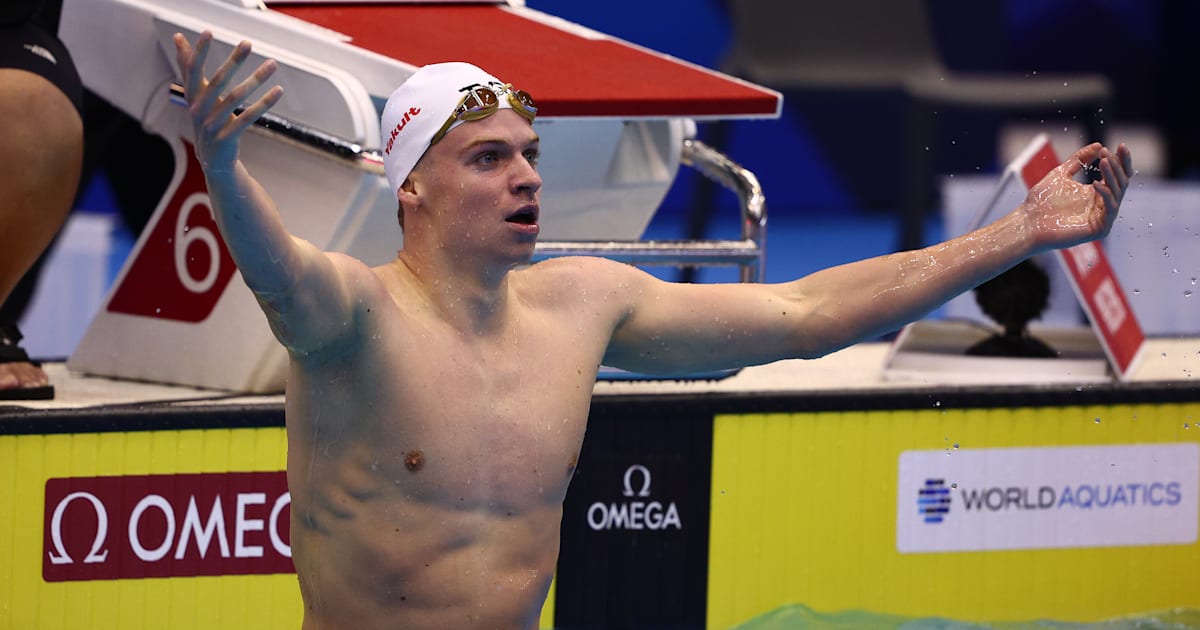 Natation - Léon Marchand champion du monde du 400 m quatre nages en battant le record de Phelps ...