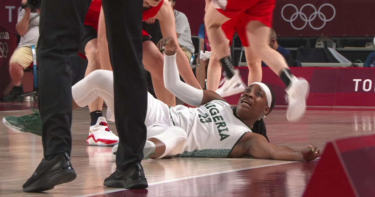 Funny | Tokyo 2020: Basketball - Falling on ground and laughing - E ...