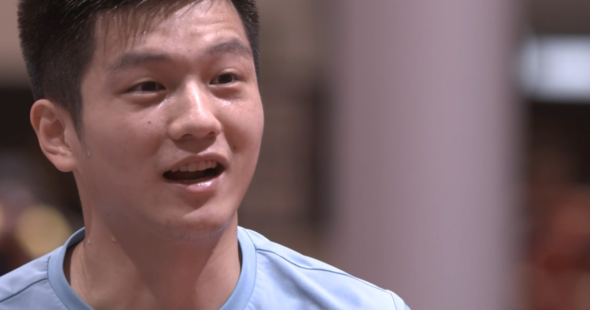 Fabulous Fan tops world ranking for the first time