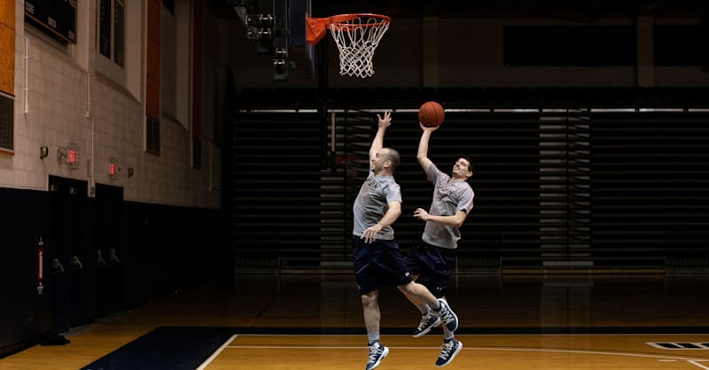 Meet Gallaudet the only deaf college basketball team in America