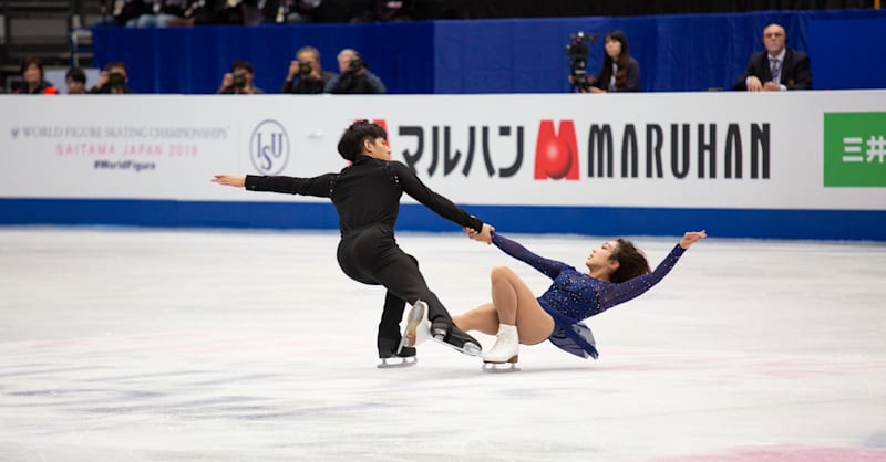 Sui Wenjing and Han Cong perform their pairs free skate